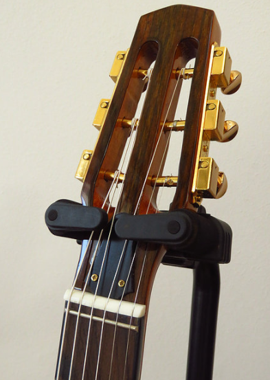 Someone Knows Winzz And Aiersi Gypsy Guitars — Djangobooks Forum